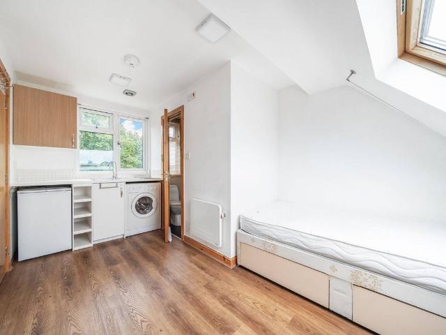Almond Avenue, Ealing W5, Studio to rent, £1,450 pcm | PrimeLocation