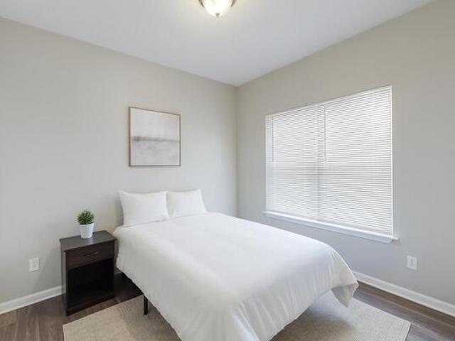 Almond Park Home, a 5 minute walk to transit stop Hollywood Rd NW @ Brooks Ave NW