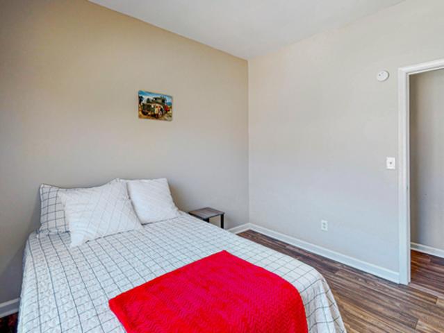 Almond Park Home, a 5 minute walk to transit stop Hollywood Rd NW & Brooks Ave NW