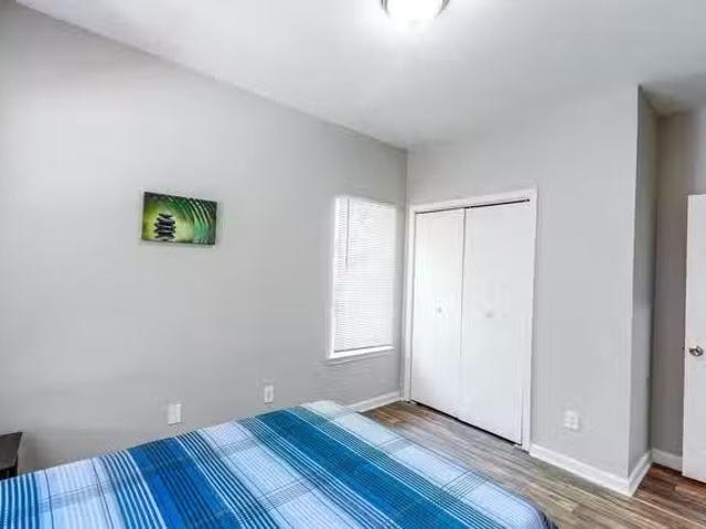 Almond Park Home, a 5 minute walk to transit stop Hollywood Rd.
