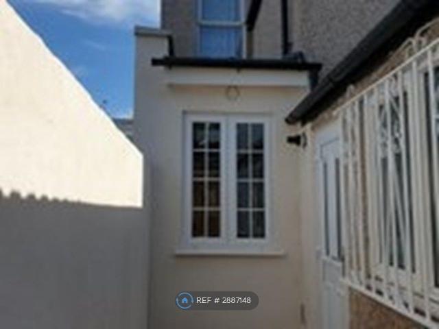 Almond Road, London N17, 4 bed semi detached house to rent, £2,500 pcm | PrimeLocation