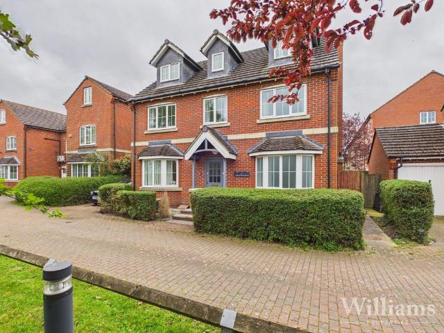Almond Tree Drive, Aylesbury HP22 5 bed detached house to rent £2,950 pcm £681 pw