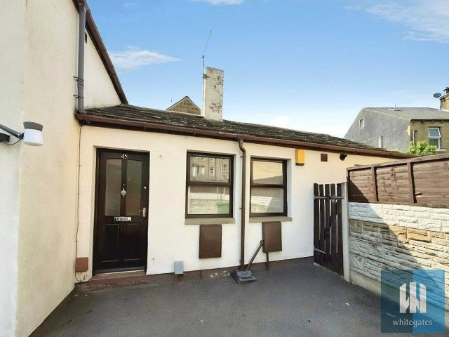 Almondbury Bank, Huddersfield HD5, 1 bed bungalow to rent, £570 pcm | PrimeLocation