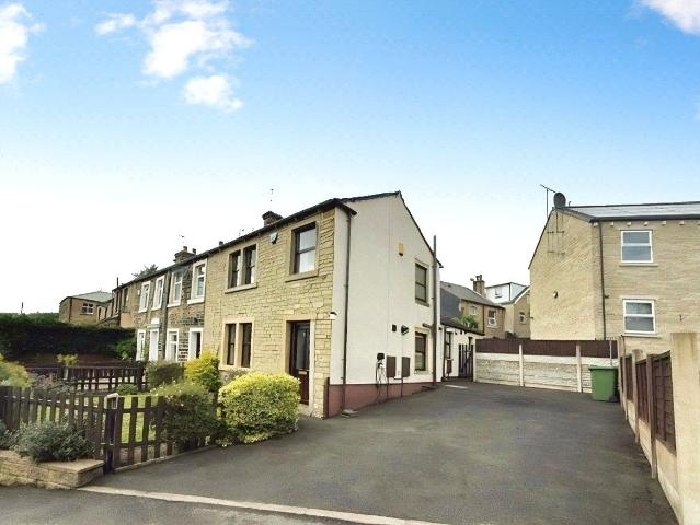 Almondbury Bank, Huddersfield HD5, 2 bed end terrace house to rent, £795 pcm | PrimeLocation