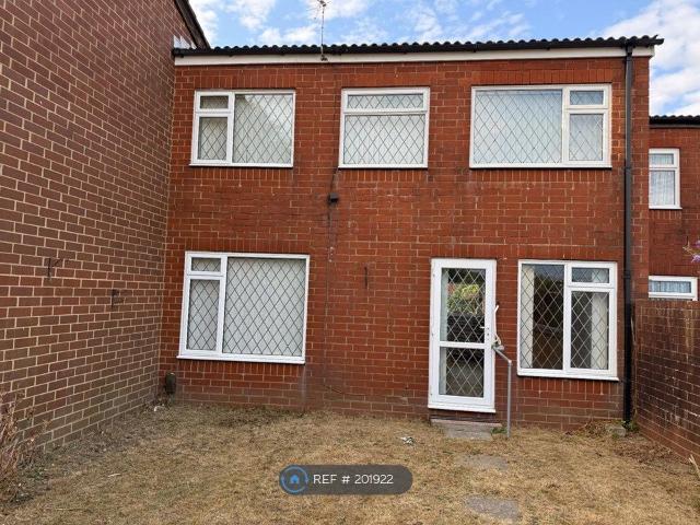 Almondside, Gosport PO13, 3 bed terraced house to rent, £1,580 pcm | PrimeLocation