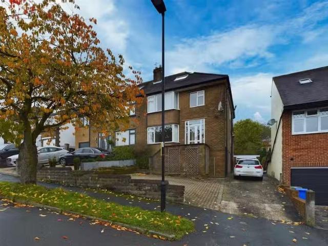 Alms Hill Road, Sheffield 4 bed semi detached house to rent.
