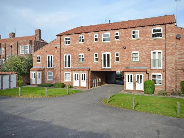 Alne Terrace, Heslington Road, York YO10, 2 bed flat to rent, £1,300 pcm | PrimeLocation