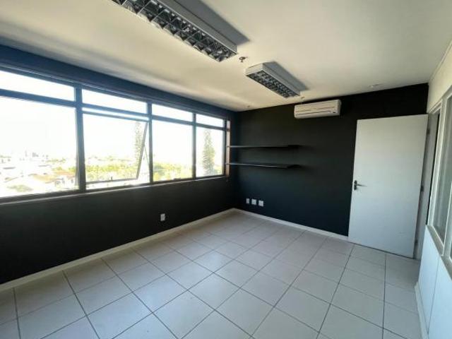 ala comercial desocupada à venda no coração do bairro Boa Vista, em Porto Alegre, Rio Grande do Sul!