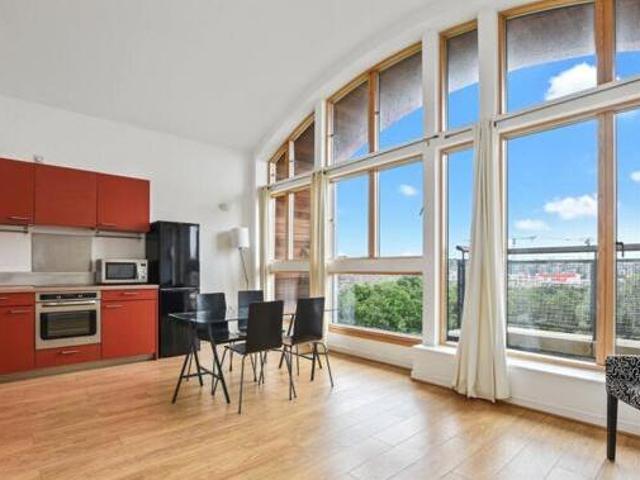 Alamaro Lodge, Renaissance Walk, 2 Bedroom Apartment