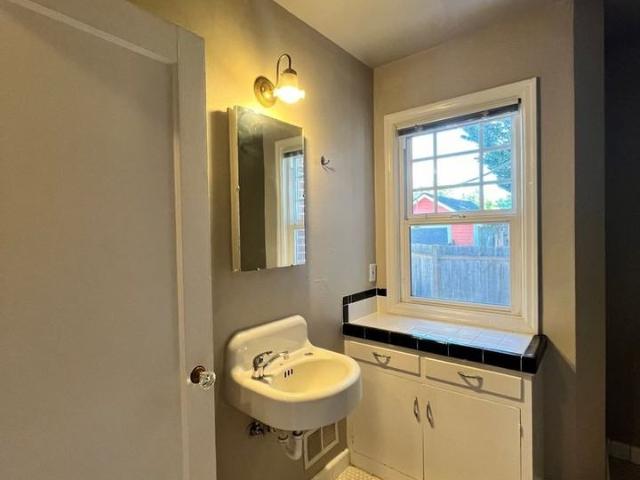 Alameda Court by Star Metro 1 Bedroom Apartment for Rent at 3108 Ne Alberta St, Portland, OR 97211 Concordia