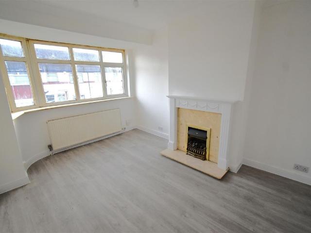 Alan Close, Dartford DA1, 3 bed maisonette to rent, £1,600 pcm | PrimeLocation