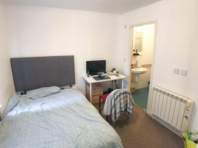 Alan Road, Manchester M20 3 bed flat to rent £1,836 pcm £424 pw