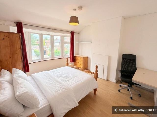Alan Road, Manchester, M20 4 bed semi detached house to rent £1,890 pcm £436 pw