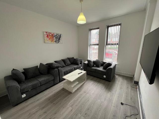 Alan Road, Manchester M20 6 bed semi detached house to rent £3,380 pcm £780 pw