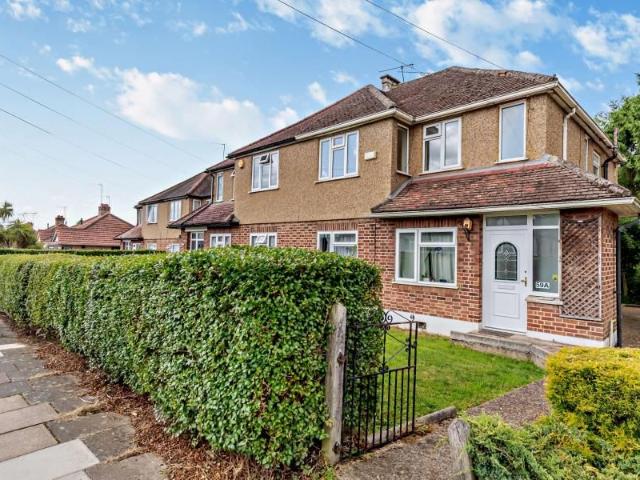 Alandale Drive, Pinner HA5, 2 bed maisonette to rent, £1,800 pcm | PrimeLocation