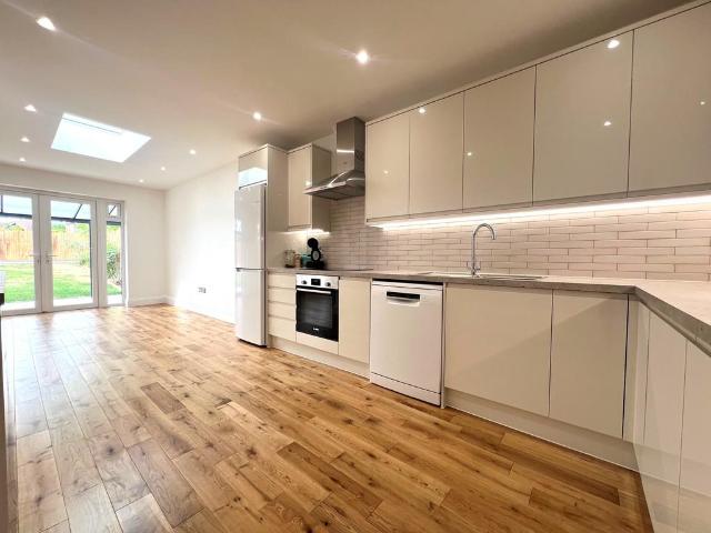 Alandale Drive, Pinner HA5 4 bed semi detached bungalow to rent £3,100 pcm £715 pw