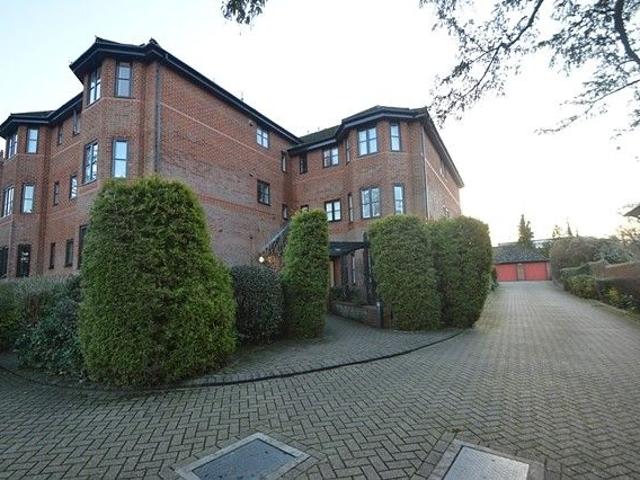 Albury Road, Guildford GU1, 2 bed flat to rent, £1,650 pcm | PrimeLocation