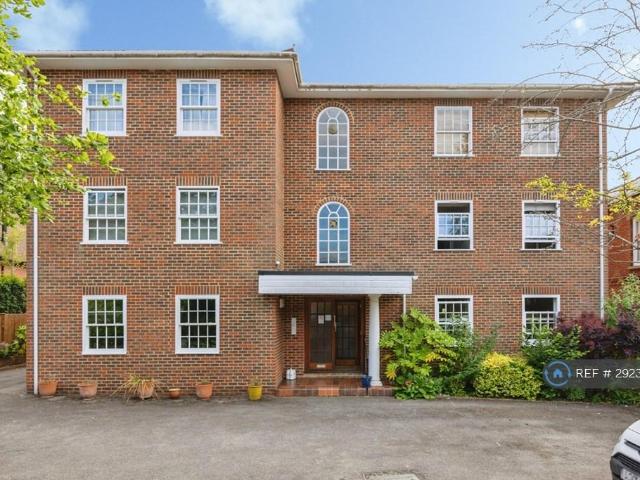 Albury Road, Guildford, GU1 2 bed flat to rent £2,000 pcm £462 pw