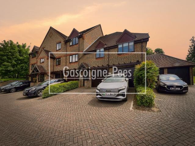 Albury Road, Guildford GU1, 3 bed flat to rent, £2,750 pcm | PrimeLocation