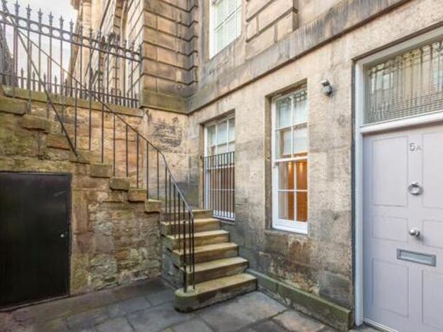 Albyn Place, New Town, 2 Bedroom Apartment