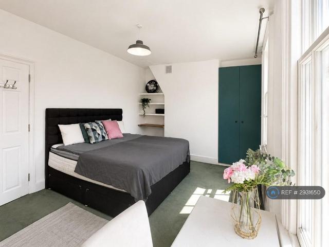 Albyn Road, London, SE8 5 bed terraced house to rent £4,950 pcm £1,142 pw