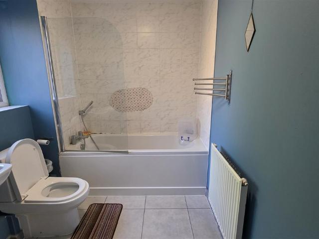 Albacore Way, Hayes UB3, 2 bed flat to rent, £2,000 pcm | PrimeLocation