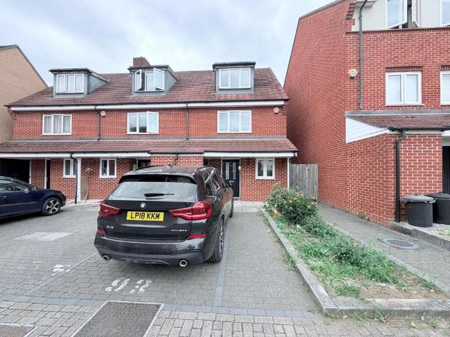 Albacore Way, Hayes UB3 3 bed end of terrace house to rent £2,650 pcm £612 pw