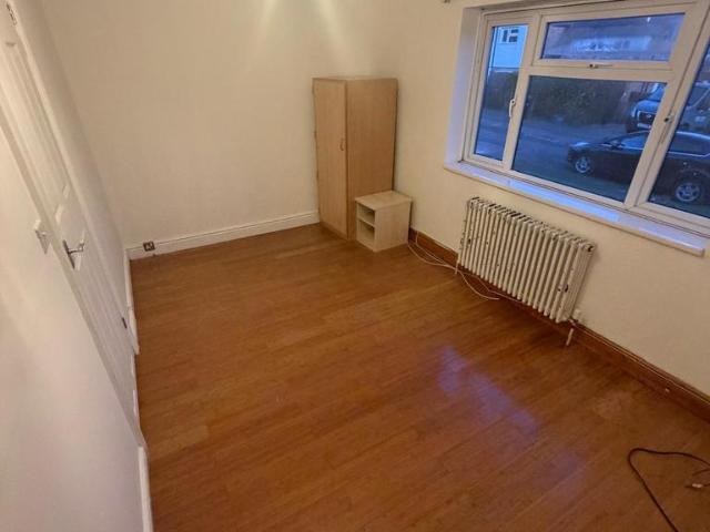 Alban Avenue, St. Albans AL3 4 bed terraced house to rent £2,550 pcm £588 pw