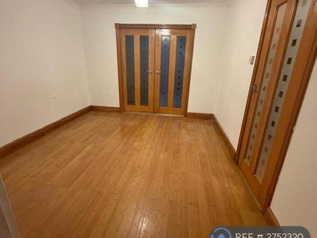 Alban Avenue, St. Albans, AL3 4 bed semi detached house to rent £2,550 pcm £588 pw