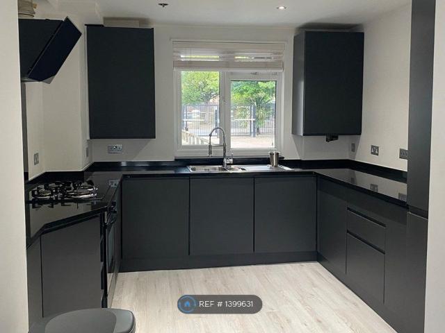 Albans Close, London SW16, 3 bed flat to rent, £2,900 pcm | PrimeLocation