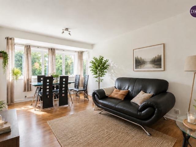 Albany Court, North Finchley N12 2 bed apartment to rent £1,800 pcm £415 pw