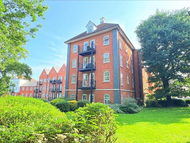 Albany Gardens, Colchester CO2 4 bed penthouse to rent £2,900 pcm £669 pw