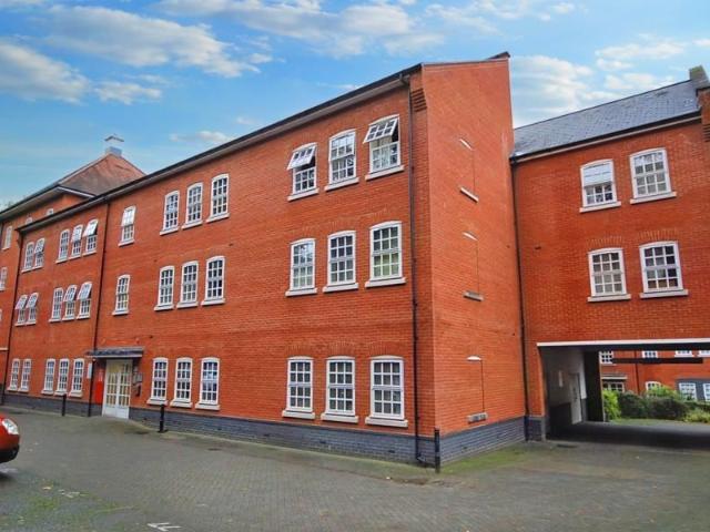 Albany Gardens, Colchester CO2, 2 bed flat to rent, £1,150 pcm | PrimeLocation