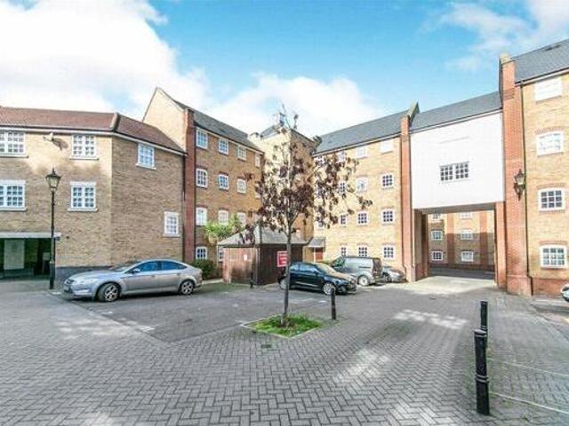 Albany Gardens, Colchester, 2 Bedroom Apartment