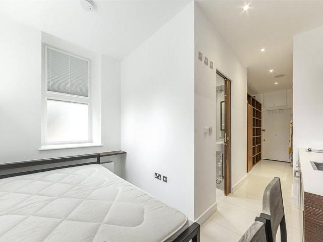 Albany House, London WC1H Studio to rent £1,600 pcm £369 pw