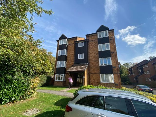 Albany House, Saxon Close, Surbiton KT6, Studio to rent, £1,125 pcm | PrimeLocation