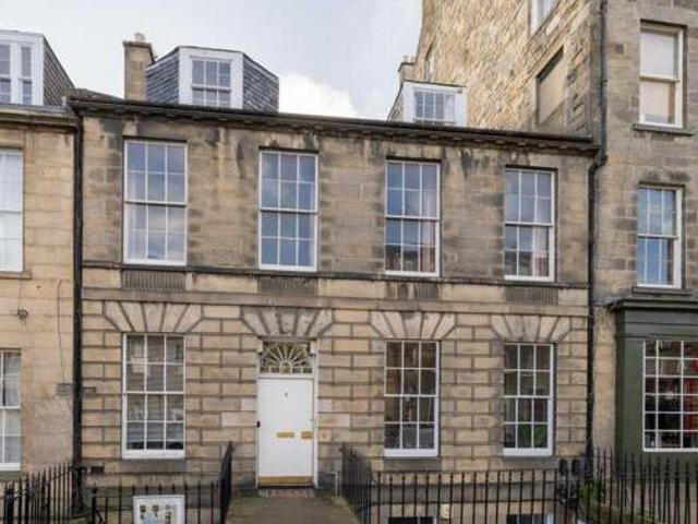 Albany Street, Edinburgh, 2 Bedroom Flat