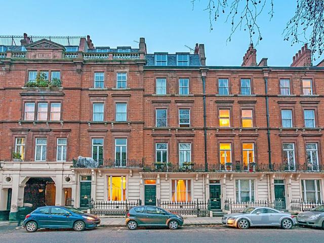 Albany Street, London NW1 2 bed apartment to rent £2,900 pcm £669 pw