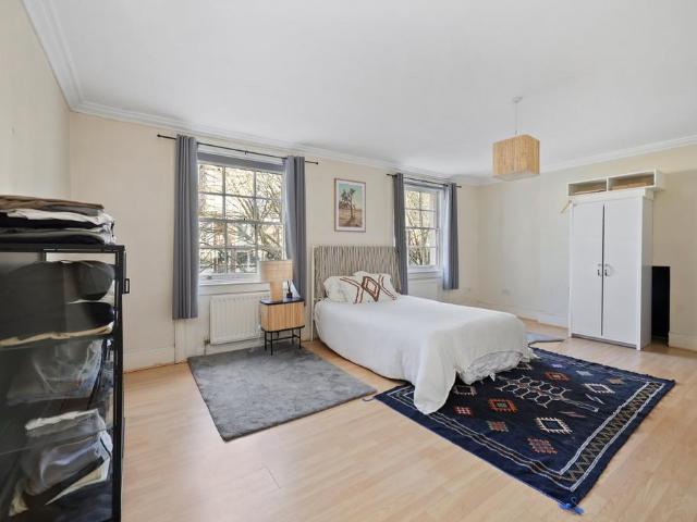 Albany Street, Regents Park, London, NW1 3 bed terraced house to rent £4,983 pcm £1,150 pw