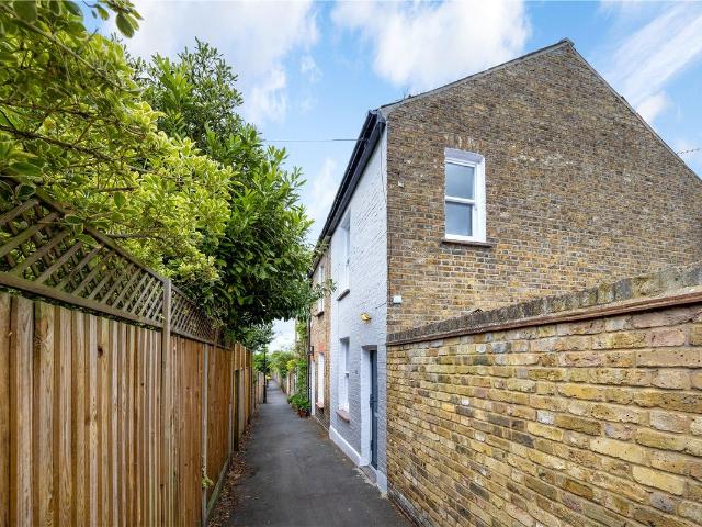 Albany Passage, Richmond TW10, 2 bed end terrace house to rent, £2,400 pcm | PrimeLocation