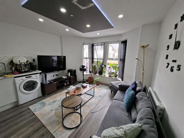 Albany Road, Cardiff CF24, 1 bed flat to rent, £860 pcm | PrimeLocation