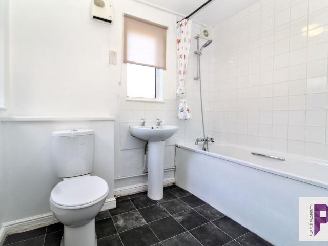 Albany Road, Chatham ME4, 1 bed terraced house to rent, £950 pcm | PrimeLocation