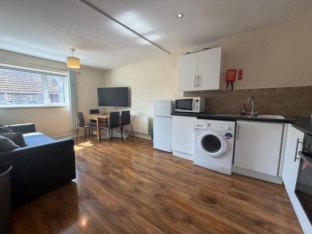 Albany Road, Roath CF24, 1 bed flat to rent, £750 pcm | PrimeLocation