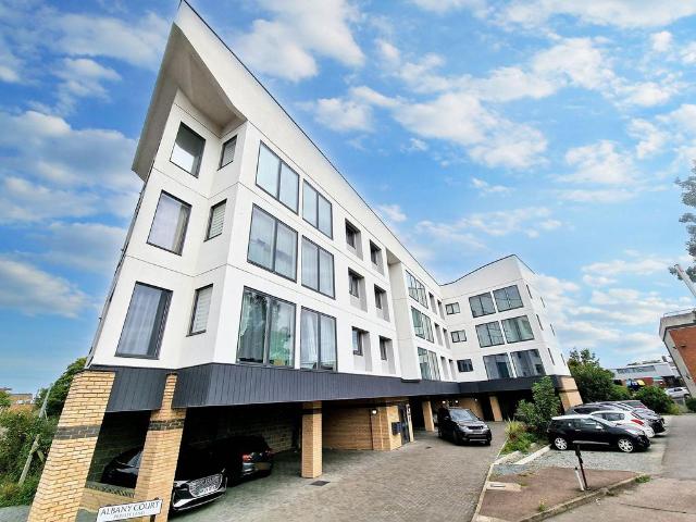 Albany Road, Sittingbourne ME10 2 bed flat to rent £1,430 pcm £330 pw