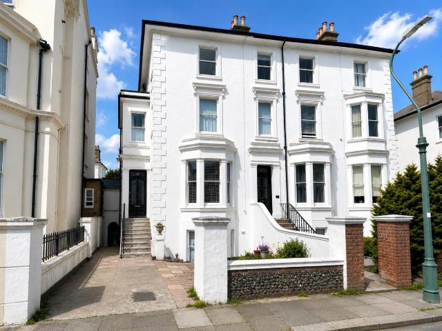 Albany Villas, Hove BN3, Studio to rent, £1,050 pcm | PrimeLocation