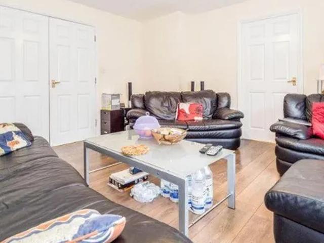 Albatross Close, London, E6 5NX, United Kingdom | 2 bed apartment for rent #139333403 | Rentberry