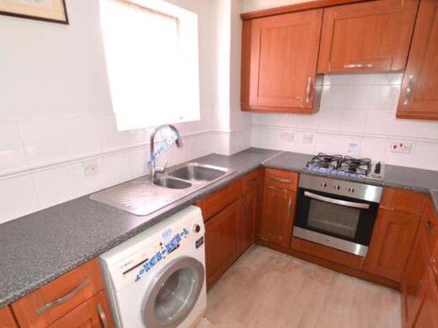 Albatross Close, London, 2 Bedroom Flat