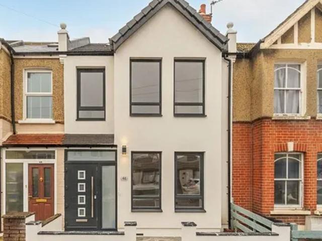 Albemarle Gardens, London, KT3 5BB, United Kingdom | 5 bed townhouse for rent #139404747 | Rentberry