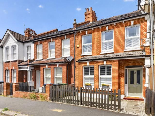 Albemarle Gardens, New Malden, KT3 4 bed terraced house to rent £3,500 pcm £808 pw