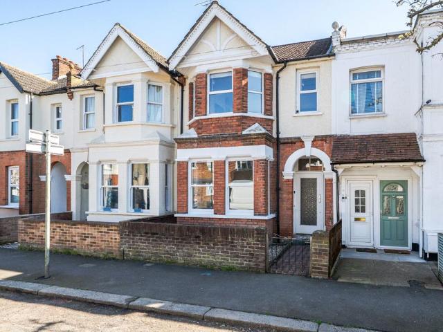 Albemarle Gardens, New Malden, KT3 2 bed flat to rent £1,850 pcm £427 pw